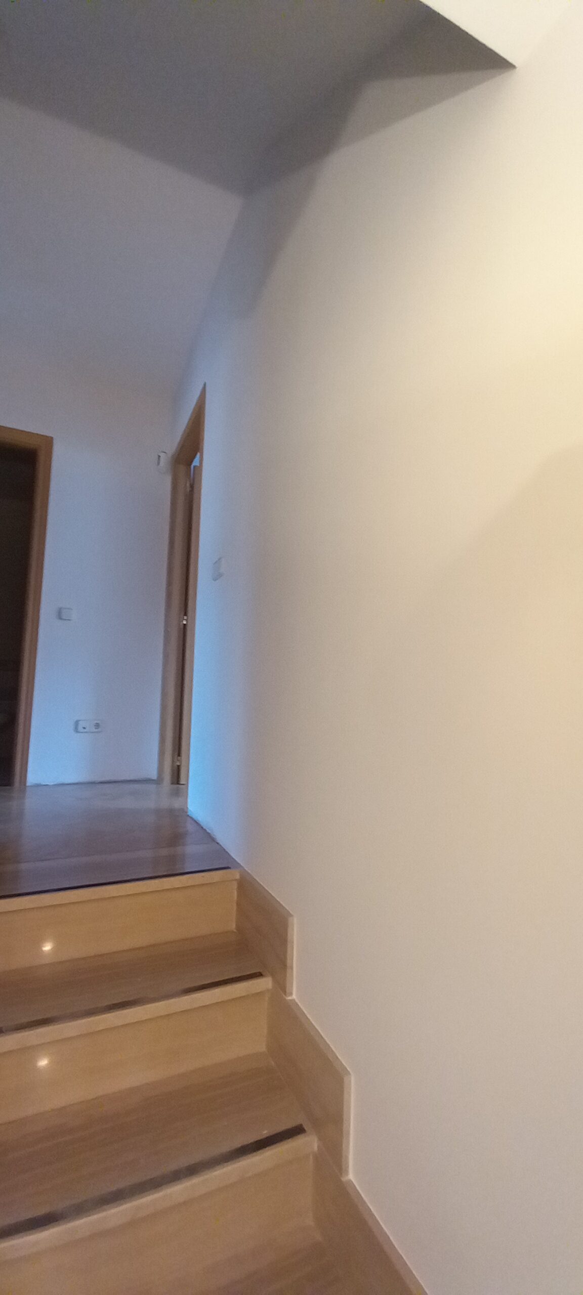 Escalera Color Beige F0.03.84 5k (2) | Pintores en Madrid - Pintor en ...